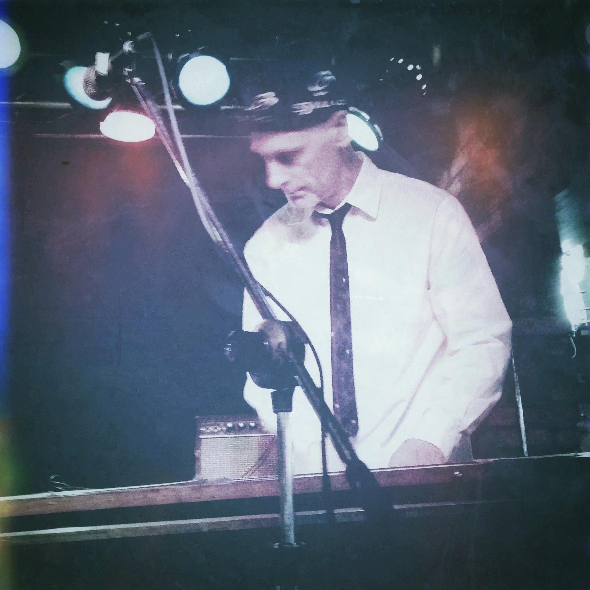 TIM CASEY & THE MARTYRS - Black tie rock 'n' roll. Vivid songwriting ...